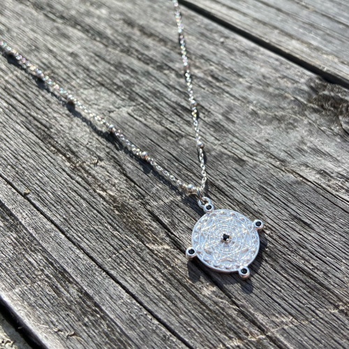 Ensemble de 2 colliers courts couleur argent et noir