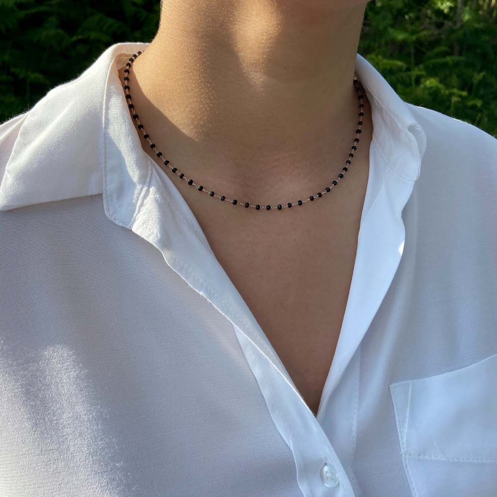 Ensemble de 2 colliers courts couleur argent et noir